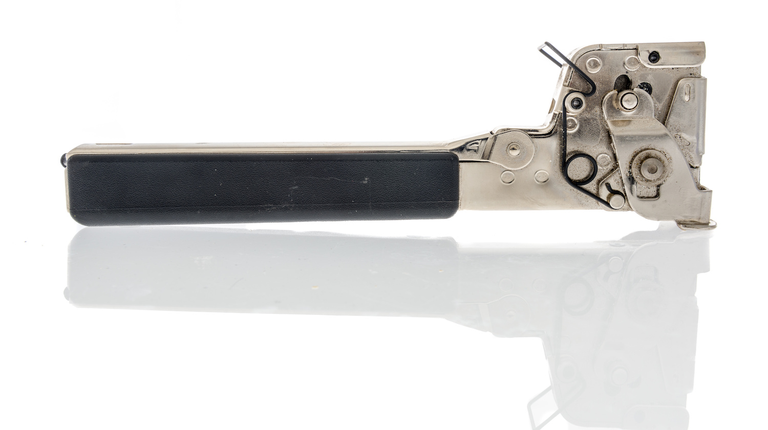 20 Best Roofing Tools Used By The Pros (Homeowner's Guide)