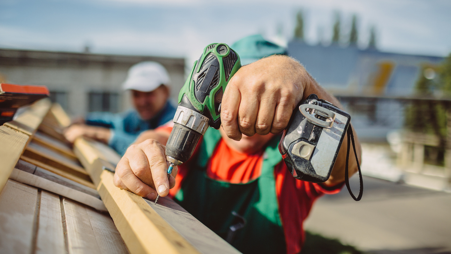 20 Best Roofing Tools Used By The Pros (Homeowner's Guide)