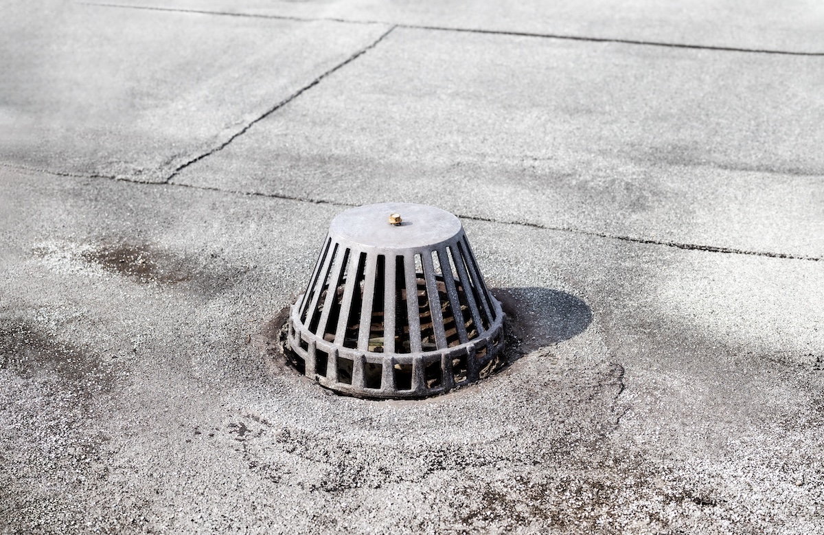 How To Repair And Seal Your Flat Roof Drainage System?